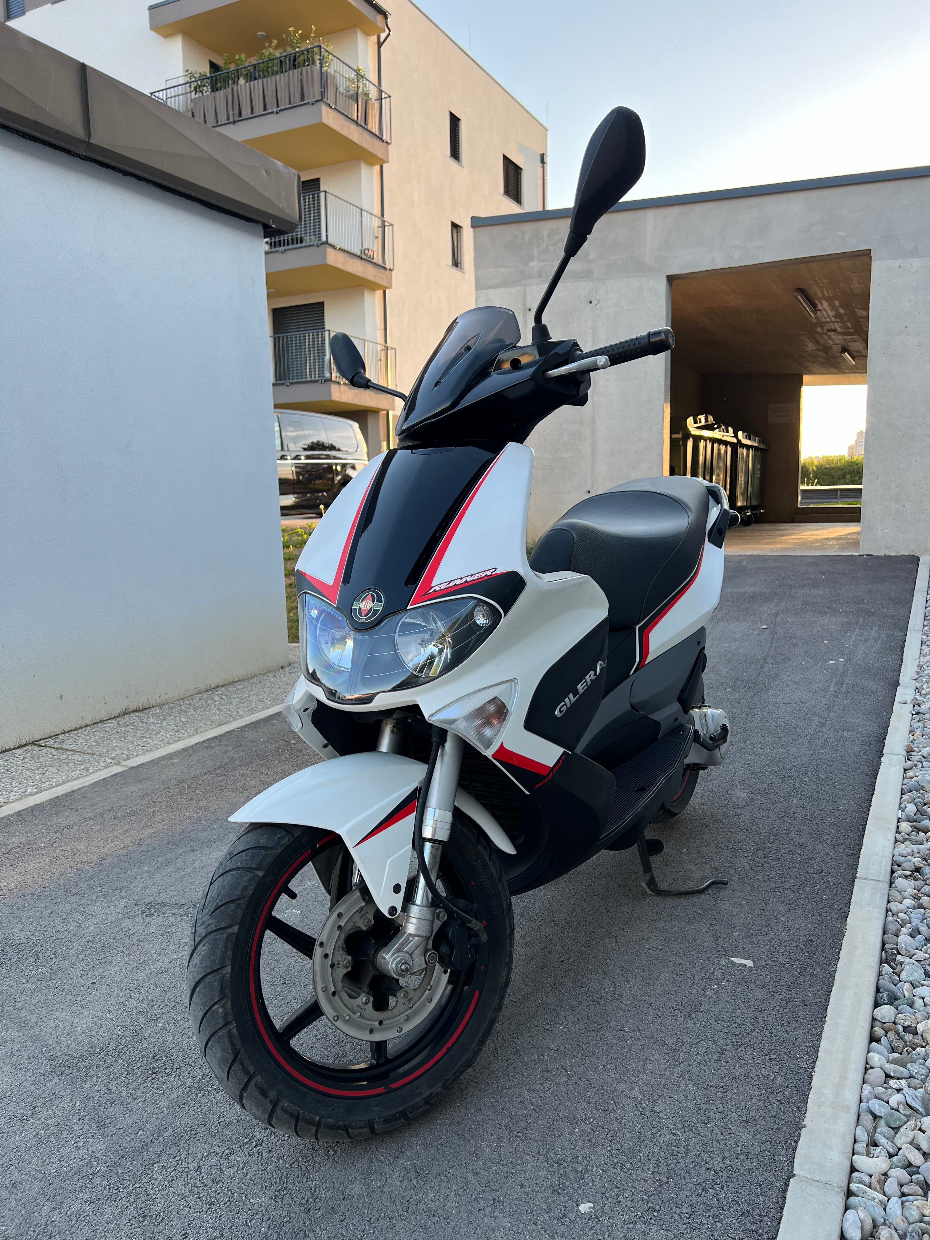 Gilera RUNNER RST50SP 25KMH - ZELO LEP – TT AC d.o.o.