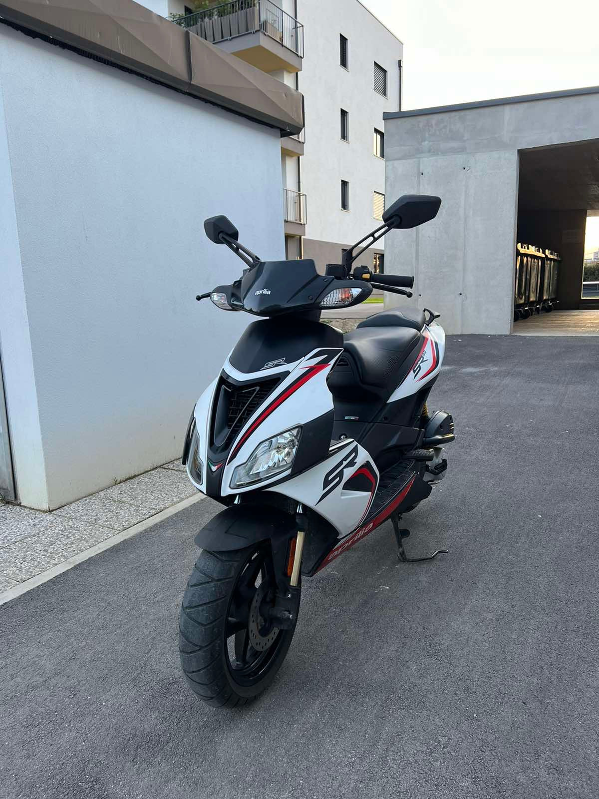 APRILIA SR50 R 2015 25kmh KOT NOV – TT AC d.o.o.